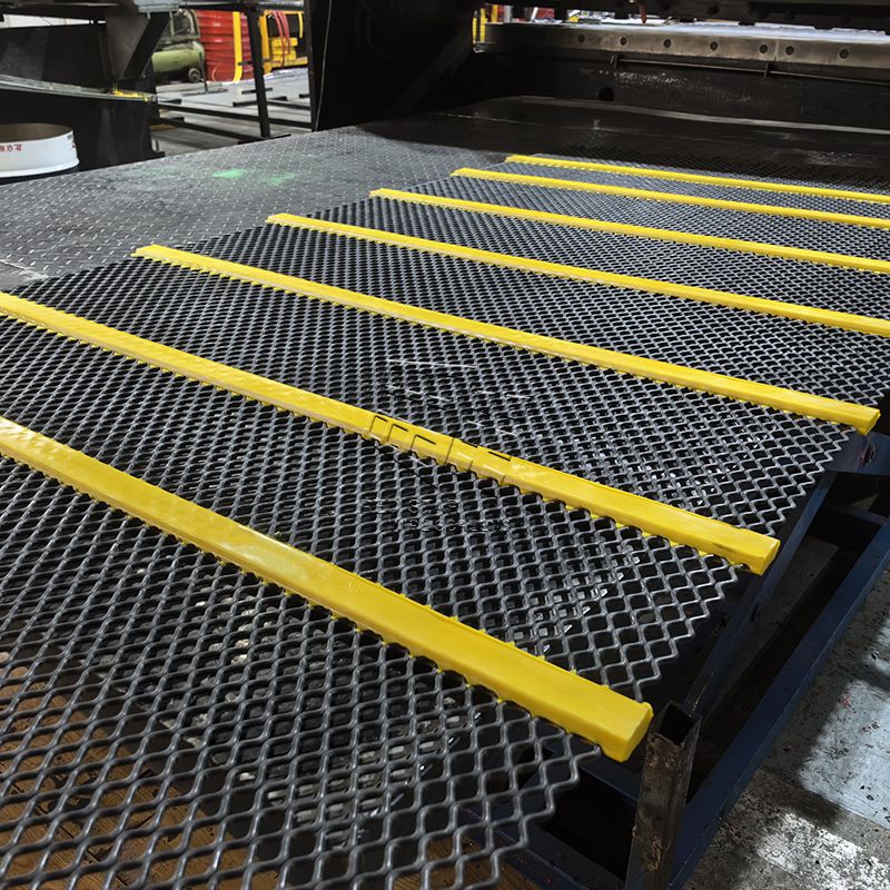 Self-Cleaning Screens | Red Star Wire Mesh